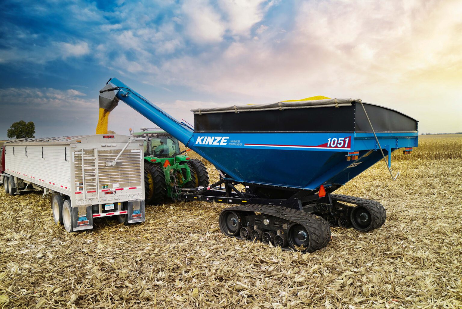 1051 Single Auger Cart – 1050 bushel – Kinze Manufacturing