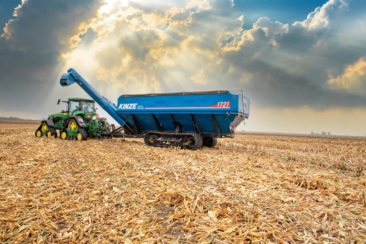 1721 Dual Auger Cart – 1700 bushel Corner Auger – Kinze Manufacturing